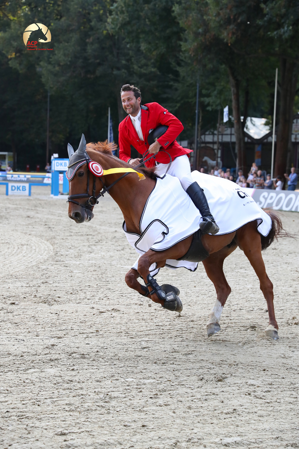 Amateurspringreiter in Paderborn - Thomas Fessler bleibt weiter vorn ...